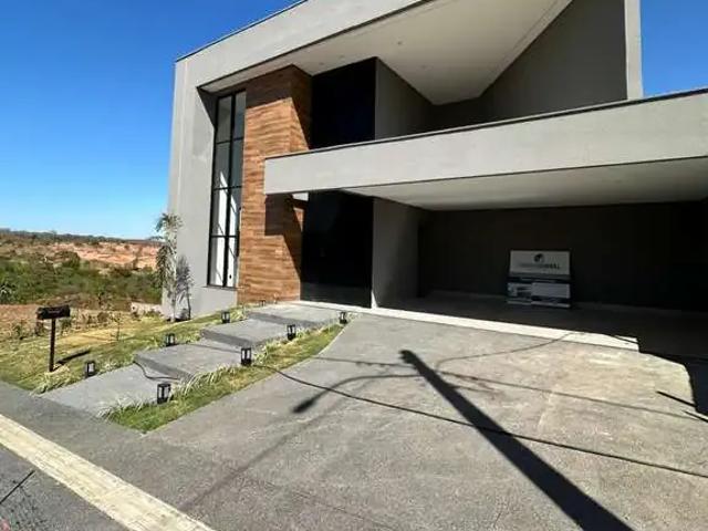 Casa / Sobrado em Condomínio para Venda em Senador Canedo/GO Jardins Bolonha 4 Quartos