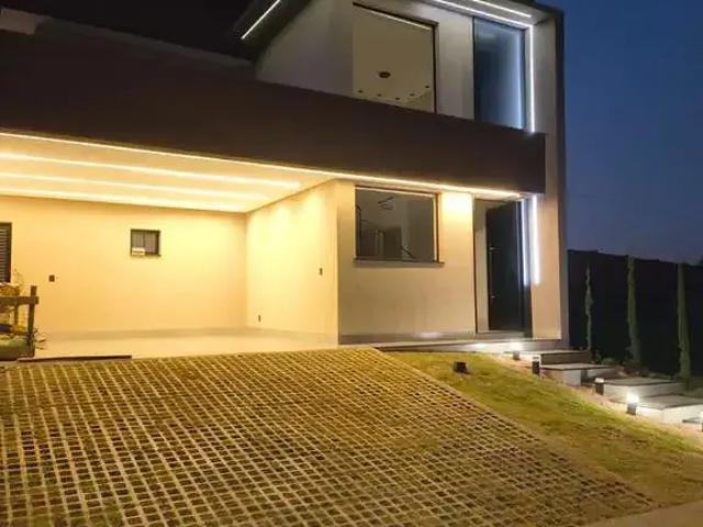 Casa / Sobrado em Condomínio para Venda em Senador Canedo/GO Jardins Capri 4 Quartos
