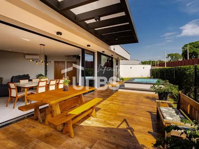 Casa / Sobrado em Condomínio para Venda em Senador Canedo/GO Jardins Porto 4 Quartos