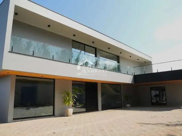 Casa / Sobrado em Condomínio para Venda em Tremembé/SP Village da Serra 4 Quartos