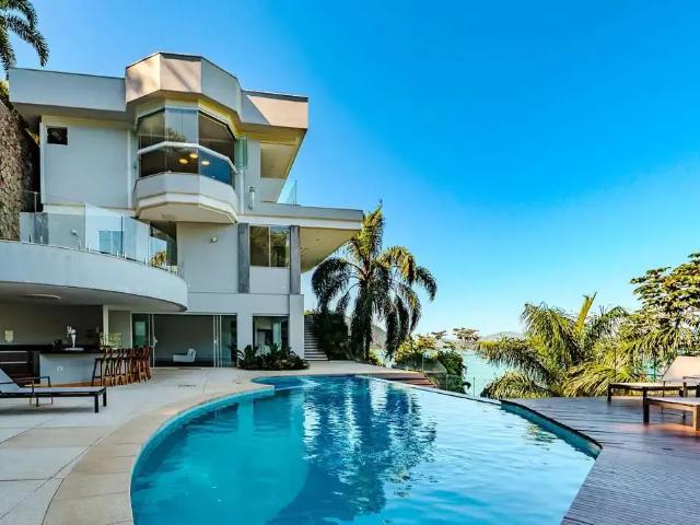 Casa / Sobrado em Condomínio para Venda em Ubatuba/SP Praia Vermelha 4 Quartos