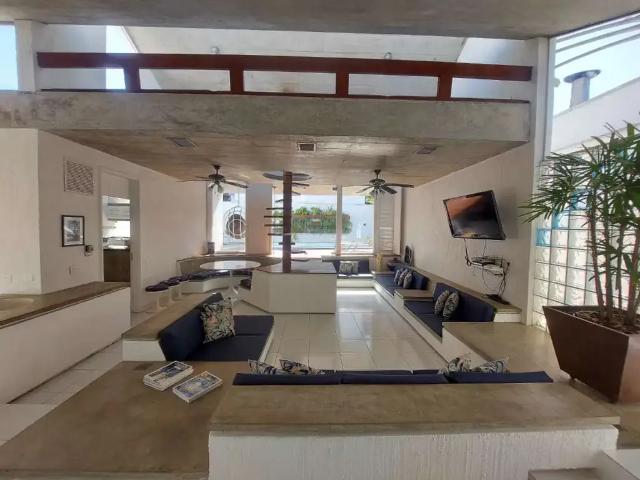 Casa / Sobrado em Condomínio para Venda em Ubatuba/SP Praia do Lazaro 4 Quartos
