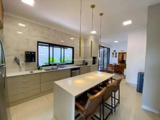 Casa / Sobrado em Condomínio para Venda em Uberaba/MG Estância dos Ipês 4 Quartos
