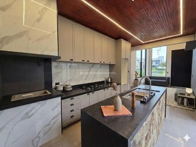 Casa / Sobrado em Condomínio para Venda em Uberaba/MG Estância dos Ipês 4 Quartos