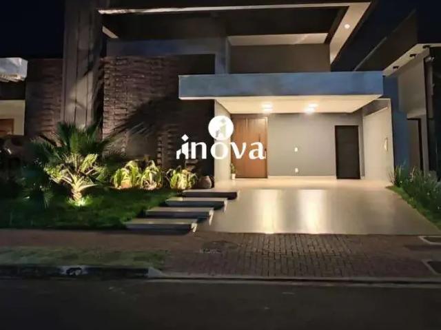 Casa / Sobrado em Condomínio para Venda em Uberaba/MG Estância dos Ipês 3 Quartos