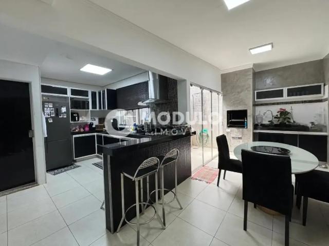 Casa / Sobrado em Condomínio para Venda em Uberlândia/MG Aclimação 3 Quartos