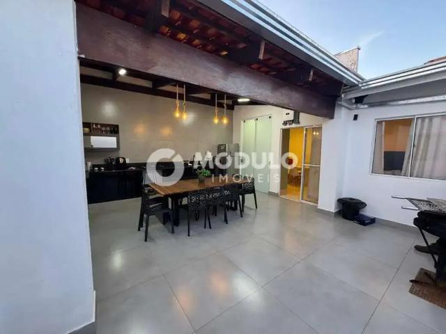 Casa / Sobrado em Condomínio para Venda em Uberlândia/MG Aclimação 3 Quartos