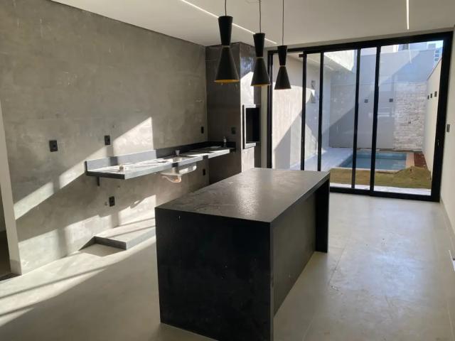 Casa / Sobrado em Condomínio para Venda em Uberlândia/MG Grand Ville 3 Quartos