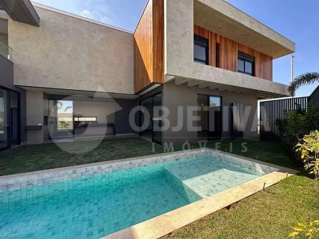 Casa / Sobrado em Condomínio para Venda em Uberlândia/MG Jardim Versailles 4 Quartos