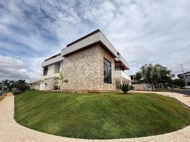 Casa / Sobrado em Condomínio para Venda em Uberlândia/MG Jardim Versailles 5 Quartos