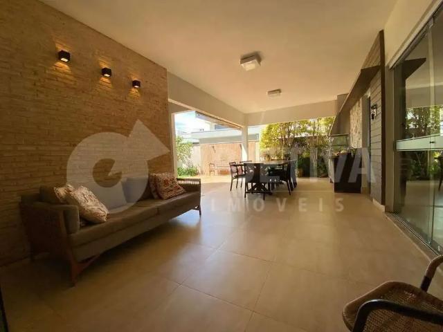 Casa / Sobrado em Condomínio para Venda em Uberlândia/MG Jardins Gênova 3 Quartos