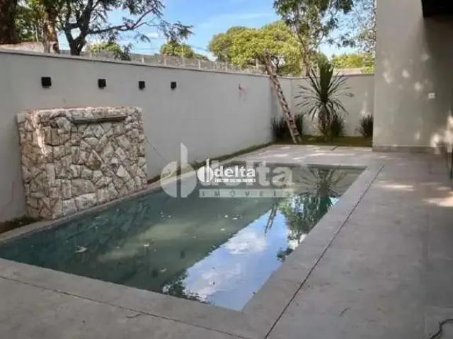 Casa / Sobrado em Condomínio para Venda em Uberlândia/MG Laranjeiras 4 Quartos