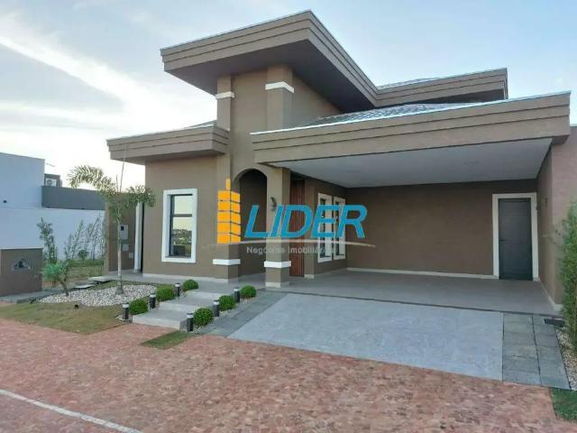 Casa / Sobrado em Condomínio para Venda em Uberlândia/MG Novo Mundo 3 Quartos