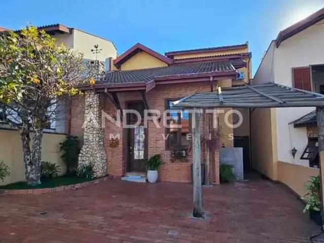 Casa / Sobrado em Condomínio para Venda em Valinhos/SP Centro 4 Quartos