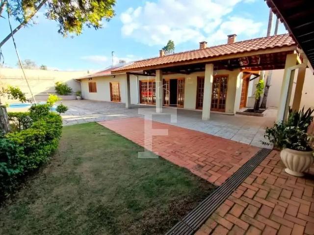 Casa / Sobrado em Condomínio para Venda em Valinhos/SP Ortizes 5 Quartos