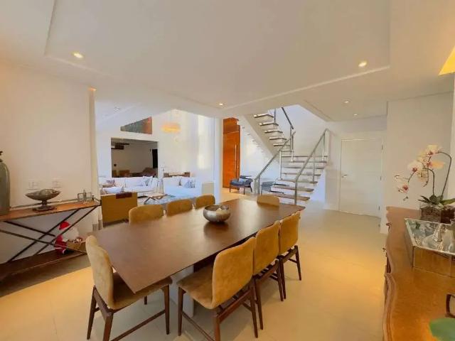 Casa / Sobrado em Condomínio para Venda em Valinhos/SP Residencial Vila Lombarda 4 Quartos