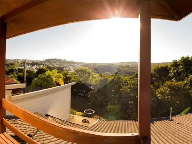 Casa / Sobrado em Condomínio para Venda em Valinhos/SP Vila Embaré 8 Quartos