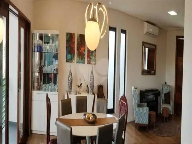 Casa / Sobrado em Condomínio para Venda em Vinhedo/SP Marambaia 4 Quartos
