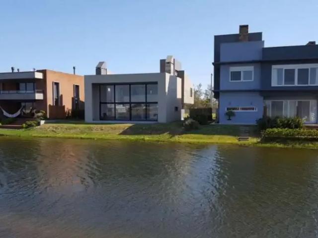 Casa / Sobrado em Condomínio para Venda em Xangri Lá/RS Centro 4 Quartos