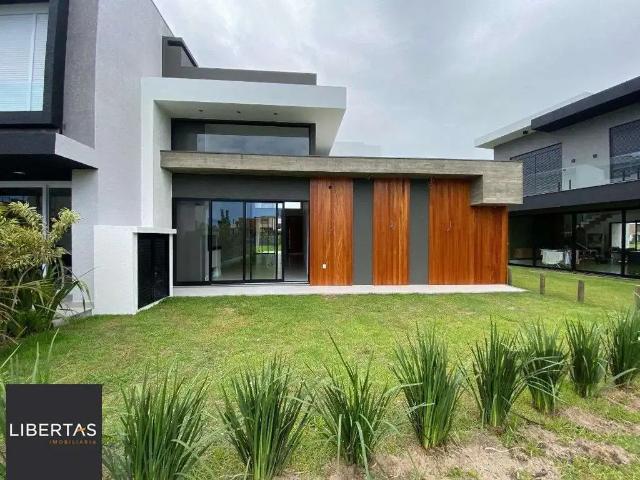 Casa / Sobrado em Condomínio para Venda em Xangri Lá/RS Centro 4 Quartos