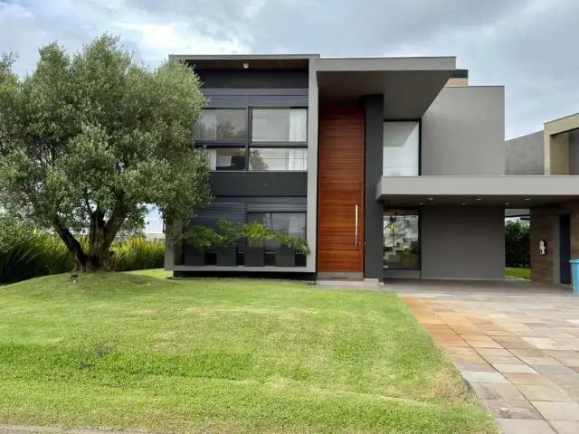 Casa / Sobrado em Condomínio para Venda em Xangri Lá/RS Centro 5 Quartos
