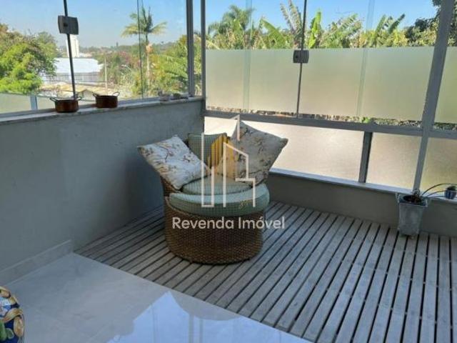 Casa sobrado em Condomínio Residencial com 370m² 5 dormitórios, 4 suítes e 3 vag
