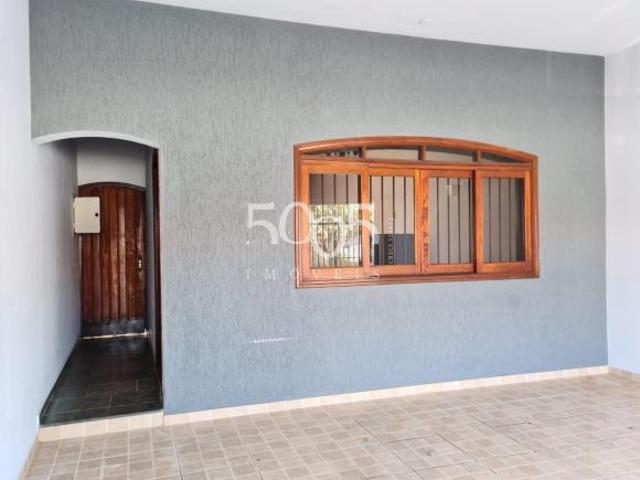 Casa sobrado em bairro no Bairro São Luiz em Itu, 3 dorms, suíte com varanda, 204m² de área construí