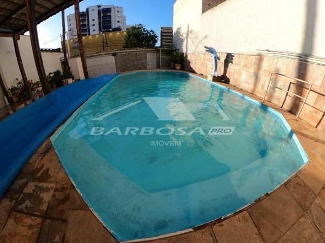 Casa Sobrado em excelente localização bairro nobre de Caldas Novas