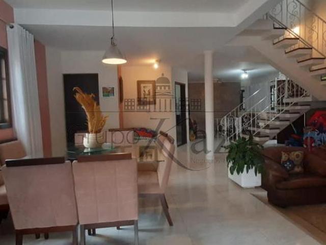 Casa Sobrado em Jacareí