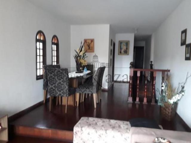 Casa Sobrado em São José dos Campos