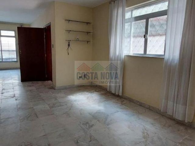 Casa Sobrado Isolada, no Gonzaga, com 3 dormitórios, 2 vagas, quintal, churrasqueira