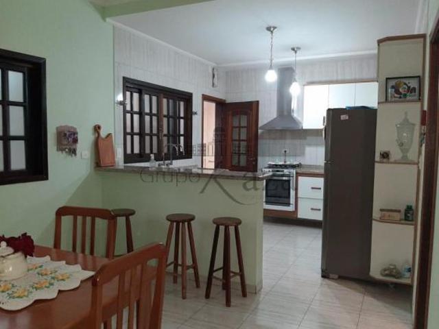 Casa Sobrado Jacareí Loteamento Villa Branca 3 Dormitórios 170m²