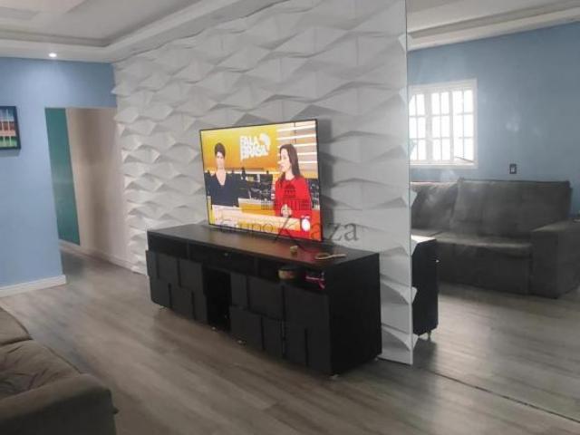 Casa Sobrado Jardim das Indústrias 3 Dormitórios 129m²