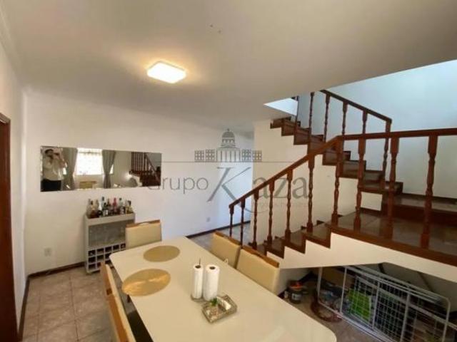 Casa Sobrado Jardim das Industrias 3 Dormitórios 136m²