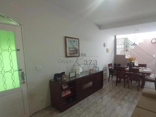 Casa Sobrado Jardim das Industrias 3 Dormitórios 148m²