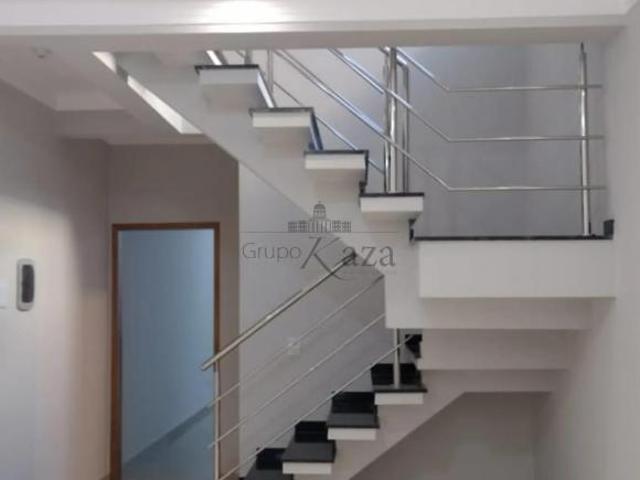 Casa Sobrado Jardim das Indústrias 3 Dormitórios 160m²