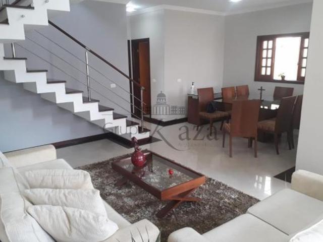 Oportunidade Casa Sobrado Jardim das Indústrias 3 Dormitórios 223m²