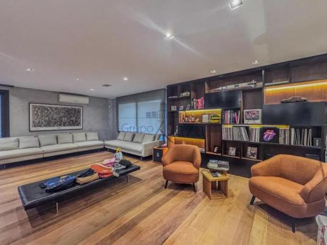 Casa Sobrado Jardim Europa 5 Dormitórios 520m²