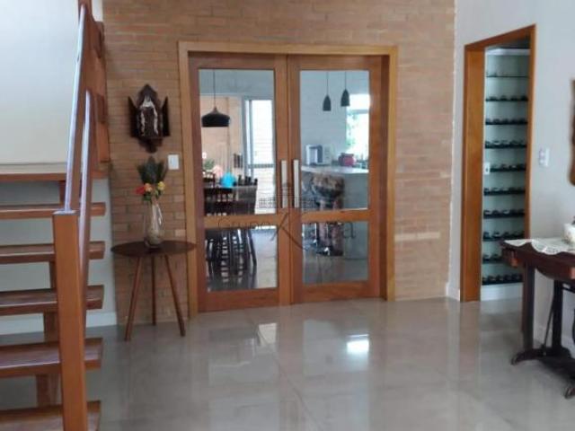 Casa Sobrado Jardim Ismênia 4 Dormitórios 220m²