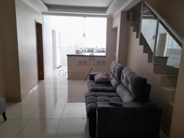 Casa Sobrado Jardim Santa Júlia 3 Dormitórios 120m²
