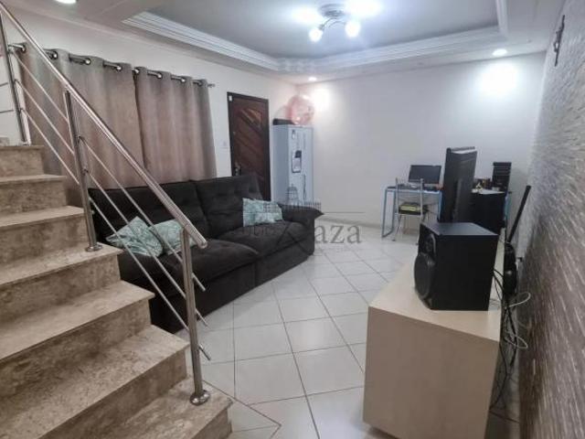 Casa Sobrado Jardim Torrão de Ouro 2 Dormitórios 250m²