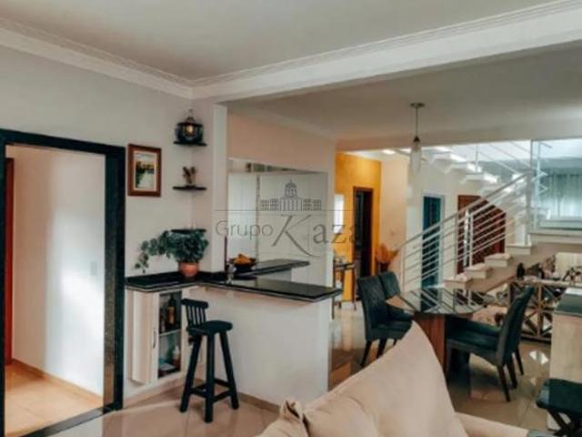 Casa Sobrado Loteamento Villa Branca Jacareí 3 Dormitórios 250m²