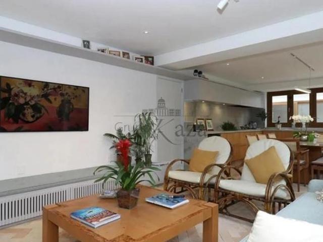 Casa Sobrado Moema 3 Suítes 300m²