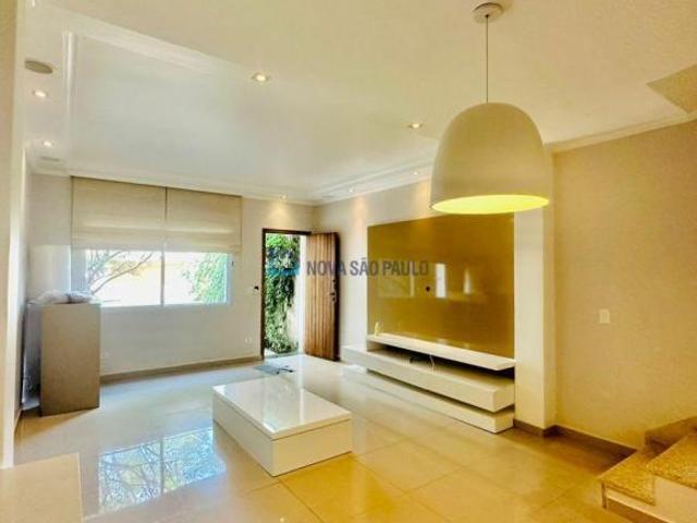 Casa, Sobrado Nova, com 170m2, 3 dorm 2 suítes, todas com ar condicionado split, super charmosa.