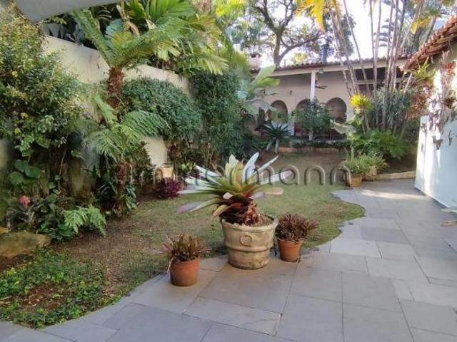 CASA SOBRADO NO ALTO DE PINHEIROS DE 3 DORMITÓRIOS COM QUINTAL E CHURRASQUEIRA