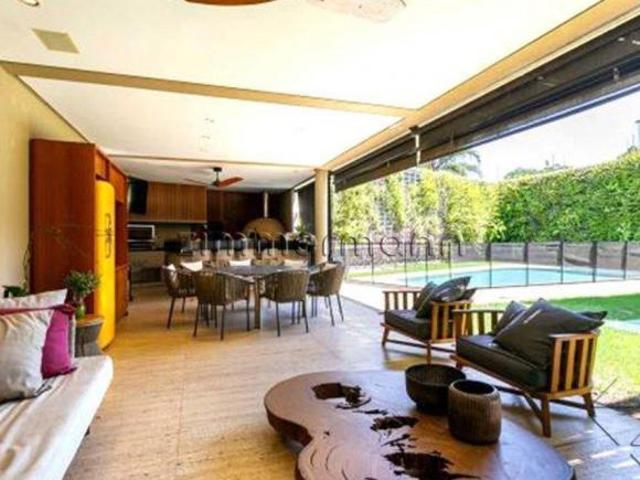 CASA SOBRADO NO ALTO DE PINHEIROS DE 4 SUÍTES E PISCINA