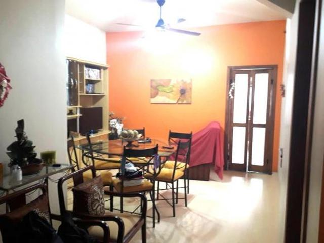 Casa sobrado no bairro Auxiliadora de 3 dormitórios e 3 vagas