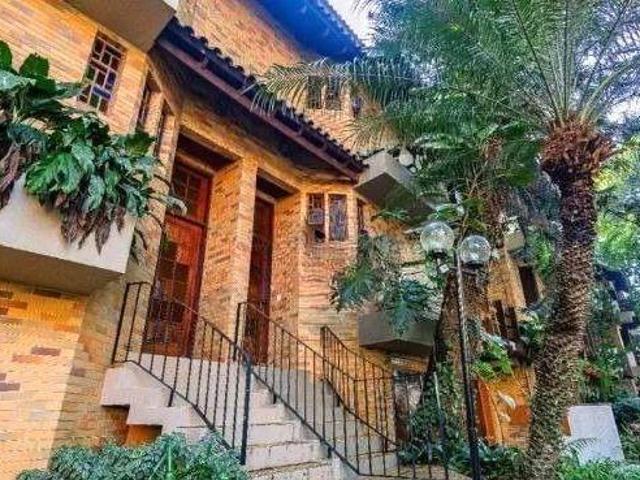 Casa sobrado no bairro Bela Vista de 3 dormitórios e 3 vagas DESOCUPADA