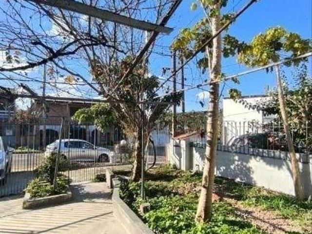 Casa sobrado no bairro Jardim do Salso DESOCUPADA