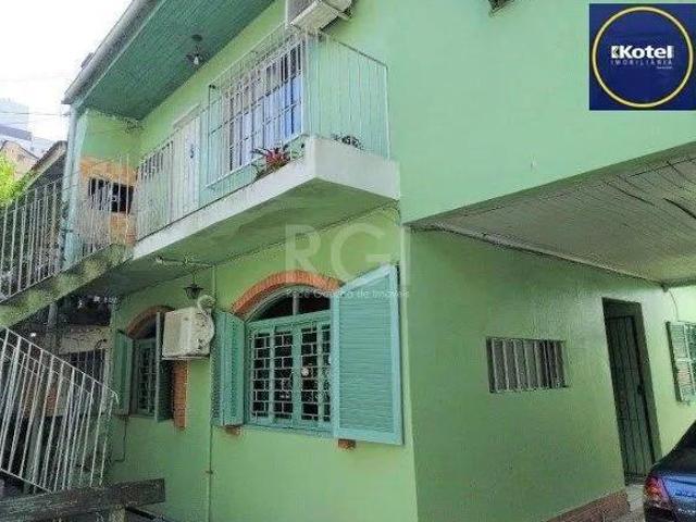 Casa sobrado no bairro Petrópolis de 4 dormitórios